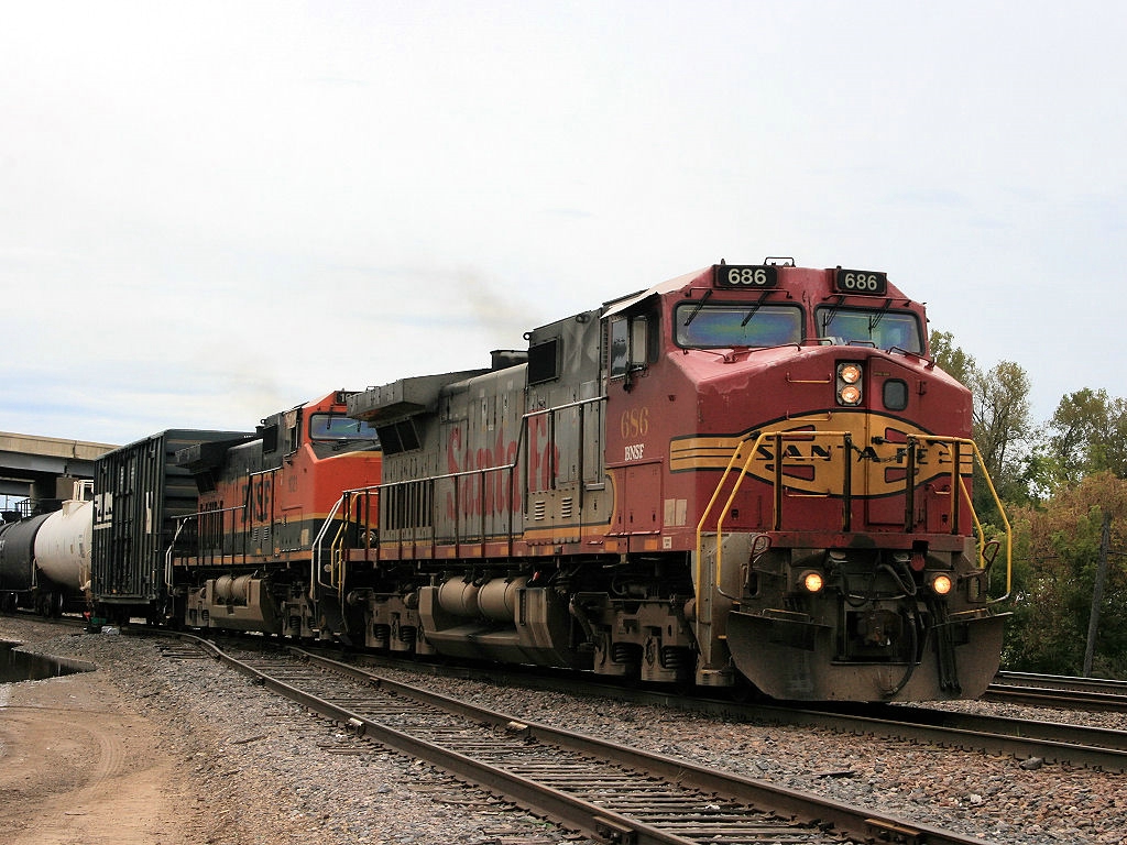 BNSF 686